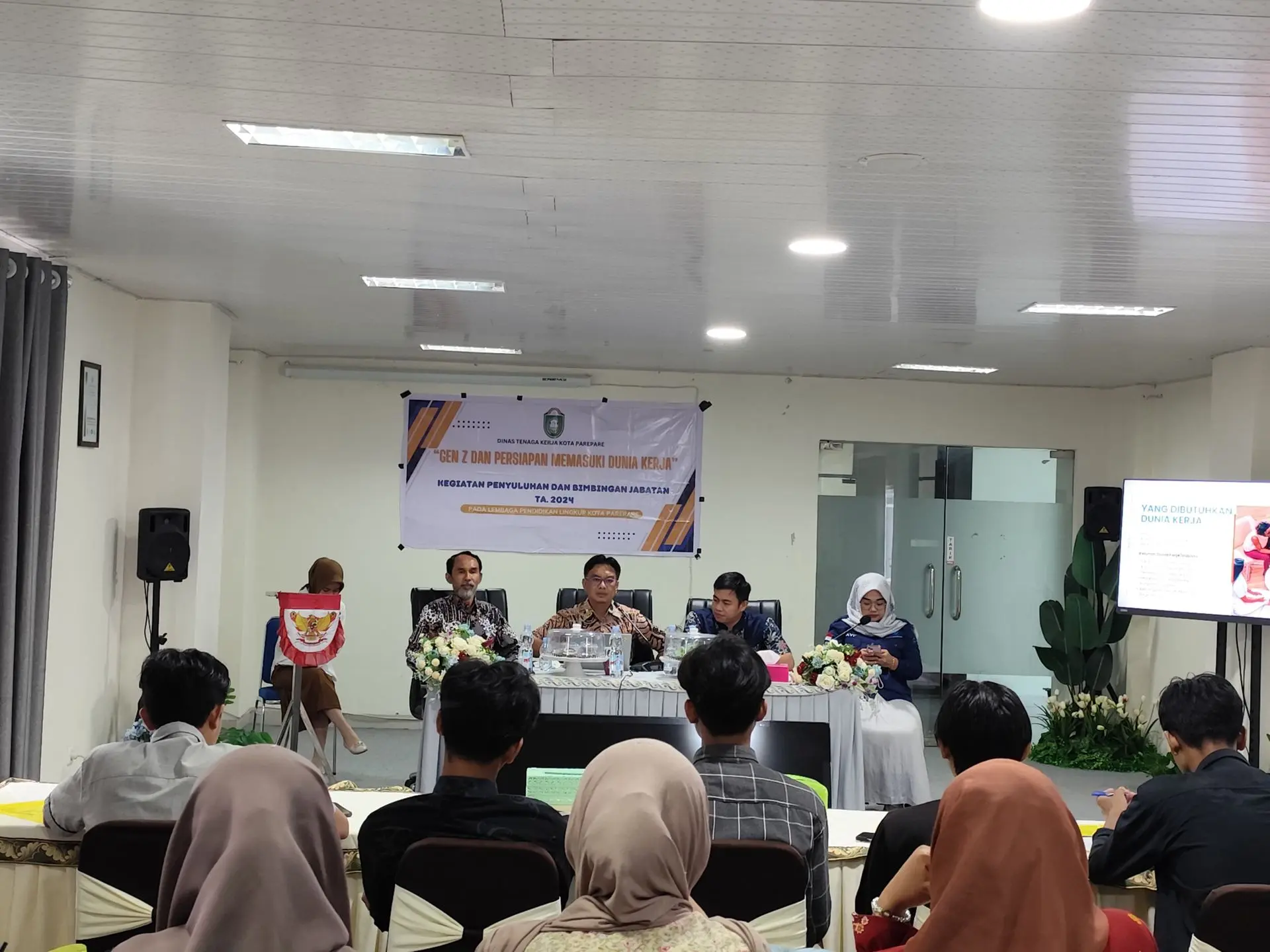 Kolaborasi BKK dan Disnaker Kota Parepare: Persiapkan Gen Z Hadapi ...